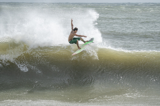 Surfs up on cyclone surge | Gladstone Today